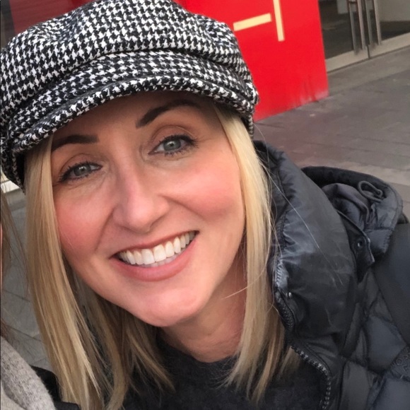 Sara's Closet (@sara_hooper) | Poshmark